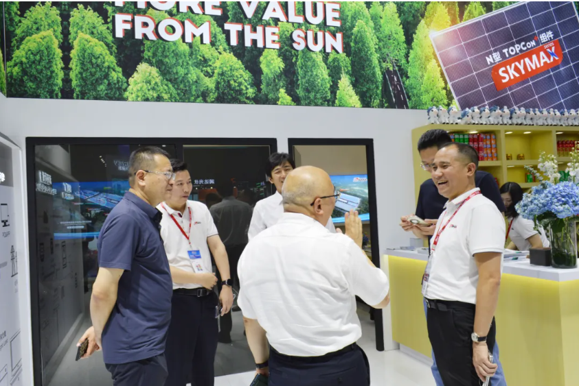 润马光能N型TOPCon星辰、炫彩系列新品正式亮相上海SNEC